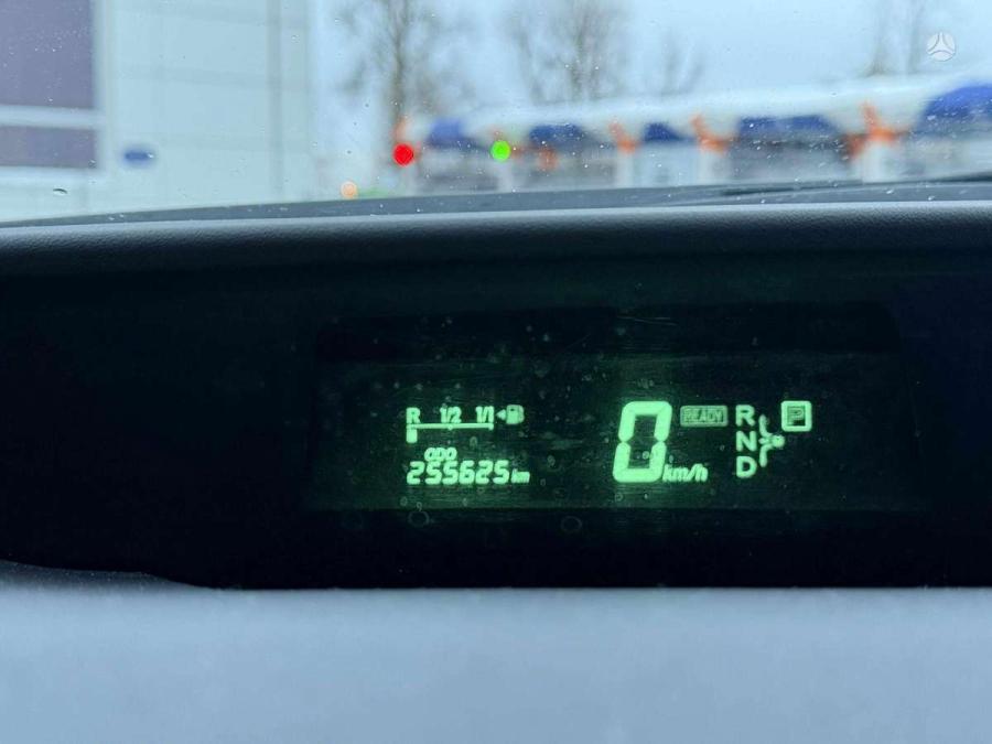Melns Toyota Prius 2005 Viļņa, ar dzinēja tilpumu 1.50 L un nobraukumu 255 tūkst. km par 3000 €, foto 14 vietnē AUTOMOTO.COM.LV
