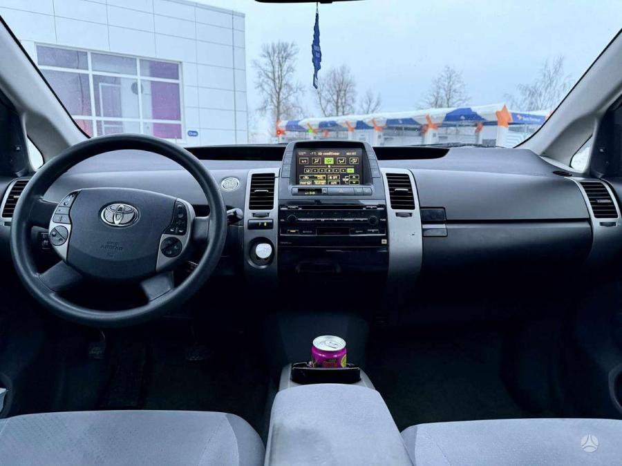 Melns Toyota Prius 2005 Viļņa, ar dzinēja tilpumu 1.50 L un nobraukumu 255 tūkst. km par 3000 €, foto 17 vietnē AUTOMOTO.COM.LV