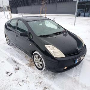 Black Toyota Prius 2005 in Vilnius, with an engine capacity of 1.50 L and mileage of 256 thousand km for 2100 €, photo  on AUTOMOTO.COM.LV