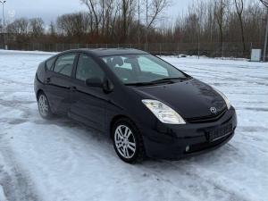 Black Toyota Prius 2005 in Marijampole, with an engine capacity of 1.50 L and mileage of 200 thousand km for 4250 €, photo 2 on AUTOMOTO.COM.LV
