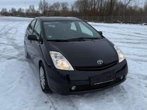 Black Toyota Prius 2005 in Marijampole, with an engine capacity of 1.50 L and mileage of 200 thousand km for 4250 €, photo 3 on AUTOMOTO.COM.LV