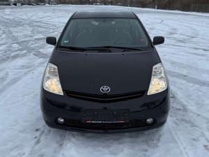 Black Toyota Prius 2005 in Marijampole, with an engine capacity of 1.50 L and mileage of 200 thousand km for 4250 €, photo 4 on AUTOMOTO.COM.LV
