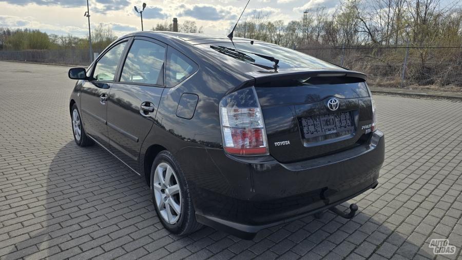 Melns Toyota Prius 2005 Marijampole, ar dzinēja tilpumu 1.50 L un nobraukumu 218 tūkst. km par 3250 €, foto 5 vietnē AUTOMOTO.COM.LV