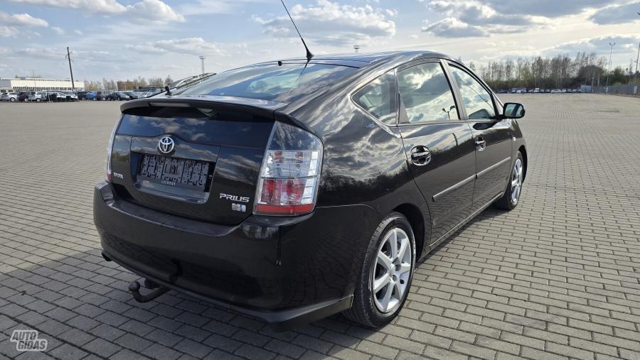 Melns Toyota Prius 2005 Marijampole, ar dzinēja tilpumu 1.50 L un nobraukumu 218 tūkst. km par 3250 €, foto 6 vietnē AUTOMOTO.COM.LV