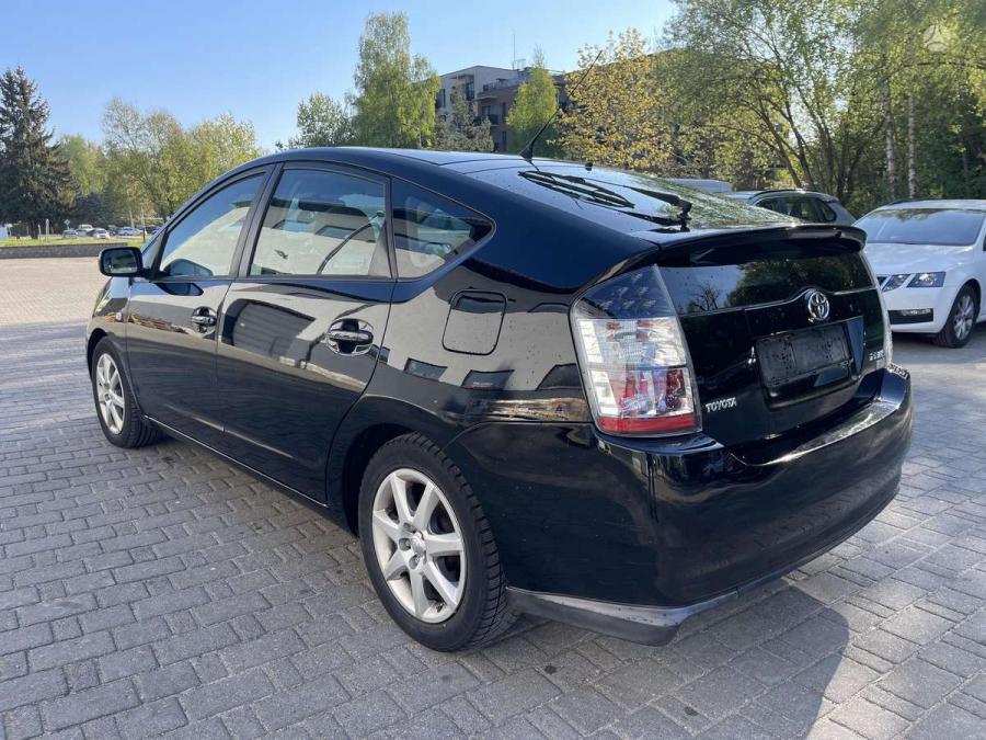 Melns Toyota Prius 2005 Viļņa, ar dzinēja tilpumu 1.50 L un nobraukumu 298 tūkst. km par 2999 €, foto 3 vietnē AUTOMOTO.COM.LV