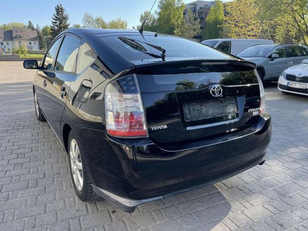 Melns Toyota Prius 2005 Viļņa, ar dzinēja tilpumu 1.50 L un nobraukumu 298 tūkst. km par 2999 €, foto 5 vietnē AUTOMOTO.COM.LV