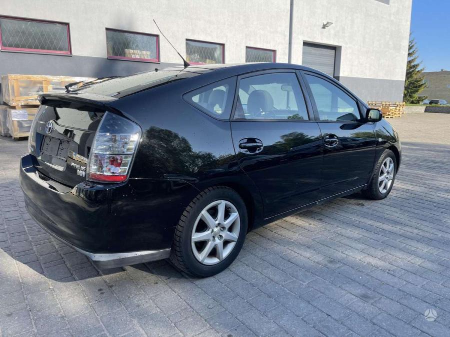 Melns Toyota Prius 2005 Viļņa, ar dzinēja tilpumu 1.50 L un nobraukumu 298 tūkst. km par 2999 €, foto 7 vietnē AUTOMOTO.COM.LV
