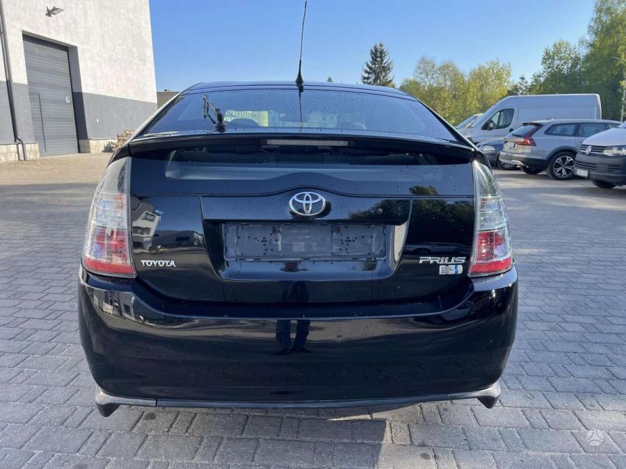 Melns Toyota Prius 2005 Viļņa, ar dzinēja tilpumu 1.50 L un nobraukumu 298 tūkst. km par 2999 €, foto 10 vietnē AUTOMOTO.COM.LV