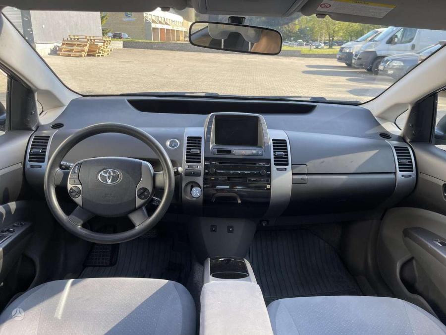 Melns Toyota Prius 2005 Viļņa, ar dzinēja tilpumu 1.50 L un nobraukumu 298 tūkst. km par 2999 €, foto 11 vietnē AUTOMOTO.COM.LV