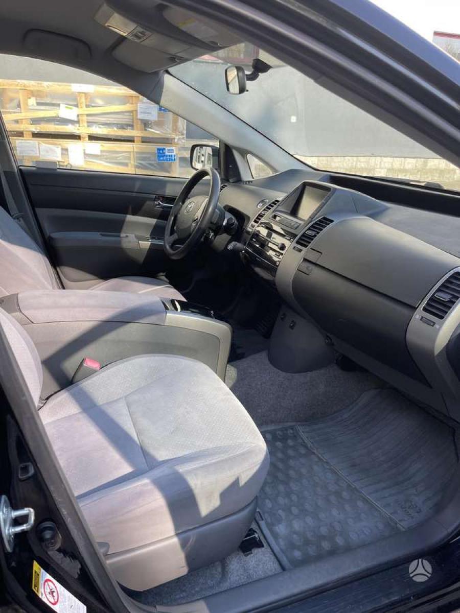 Melns Toyota Prius 2005 Viļņa, ar dzinēja tilpumu 1.50 L un nobraukumu 298 tūkst. km par 2999 €, foto 13 vietnē AUTOMOTO.COM.LV