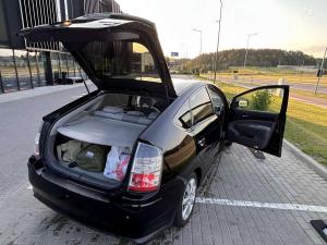 Melns Toyota Prius 2005 Viļņa, ar dzinēja tilpumu 1.50 L un nobraukumu 240 tūkst. km par 2200 €, foto 3 vietnē AUTOMOTO.COM.LV