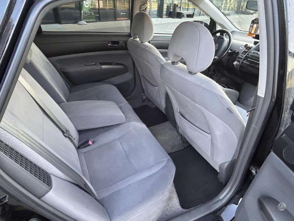 Melns Toyota Prius 2005 Viļņa, ar dzinēja tilpumu 1.50 L un nobraukumu 240 tūkst. km par 2200 €, foto 5 vietnē AUTOMOTO.COM.LV