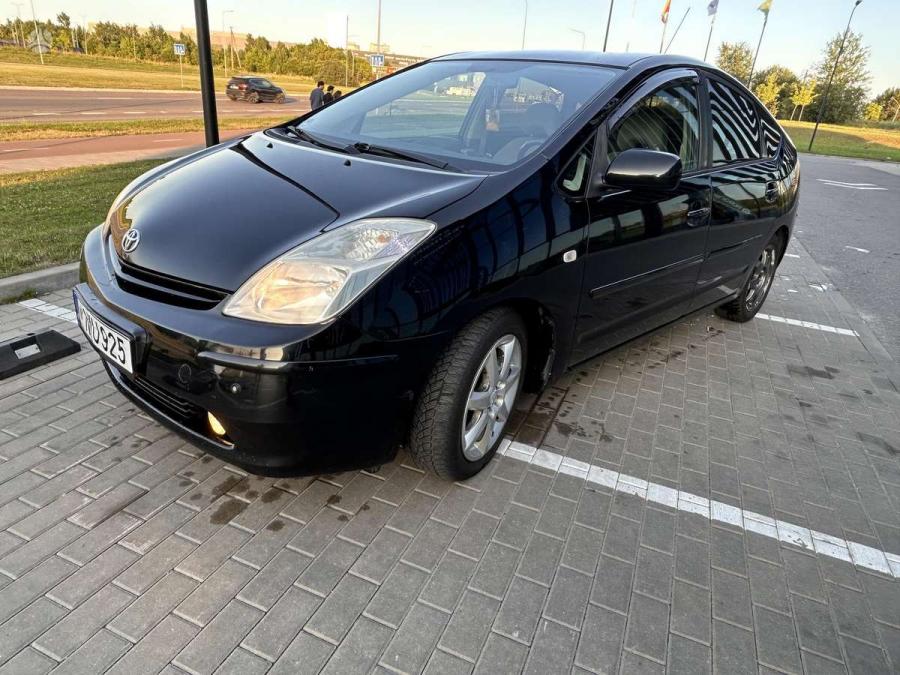 Melns Toyota Prius 2005 Viļņa, ar dzinēja tilpumu 1.50 L un nobraukumu 240 tūkst. km par 2200 €, foto 7 vietnē AUTOMOTO.COM.LV