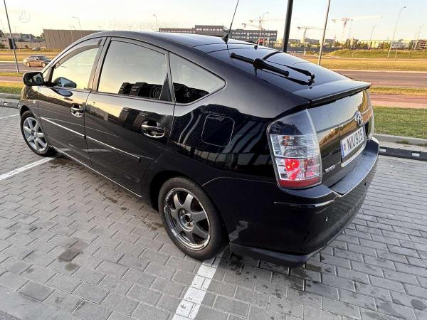 Melns Toyota Prius 2005 Viļņa, ar dzinēja tilpumu 1.50 L un nobraukumu 240 tūkst. km par 2200 €, foto 7 vietnē AUTOMOTO.COM.LV