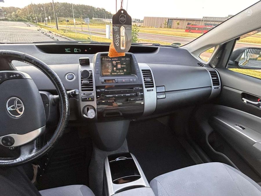 Melns Toyota Prius 2005 Viļņa, ar dzinēja tilpumu 1.50 L un nobraukumu 240 tūkst. km par 2200 €, foto 11 vietnē AUTOMOTO.COM.LV