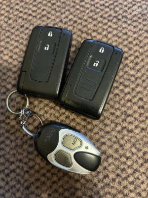Melns Toyota Prius 2005 Viļņa, ar dzinēja tilpumu 1.50 L un nobraukumu 240 tūkst. km par 2200 €, foto 17 vietnē AUTOMOTO.COM.LV