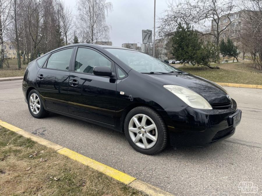 Melns Toyota Prius 2006 Viļņa, ar dzinēja tilpumu 1.50 L un nobraukumu 283 tūkst. km par 3350 €, foto 1 vietnē AUTOMOTO.COM.LV