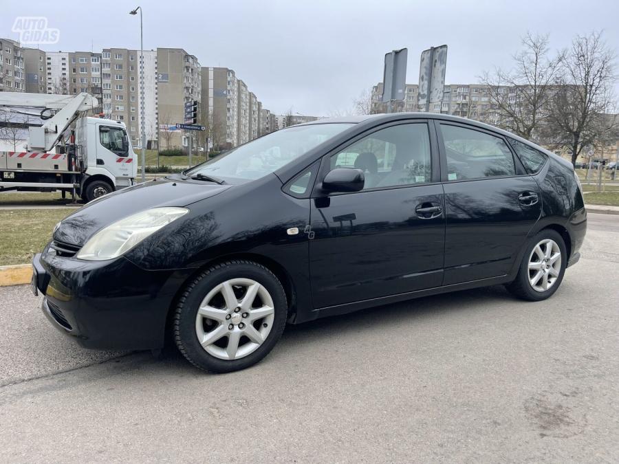 Melns Toyota Prius 2006 Viļņa, ar dzinēja tilpumu 1.50 L un nobraukumu 283 tūkst. km par 3350 €, foto 3 vietnē AUTOMOTO.COM.LV
