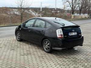 Black Toyota Prius 2006 in Vilnius, with an engine capacity of 0.00 L and mileage of 440 thousand km for 2500 €, photo 2 on AUTOMOTO.COM.LV