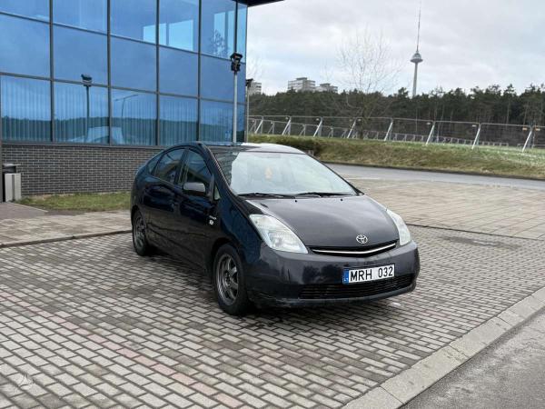 Black Toyota Prius 2006 in Vilnius, with an engine capacity of 0.00 L and mileage of 440 thousand km for 2500 €, photo 4 on AUTOMOTO.COM.LV