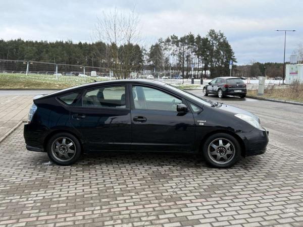 Black Toyota Prius 2006 in Vilnius, with an engine capacity of 0.00 L and mileage of 440 thousand km for 2500 €, photo 5 on AUTOMOTO.COM.LV