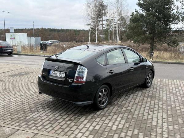 Black Toyota Prius 2006 in Vilnius, with an engine capacity of 0.00 L and mileage of 440 thousand km for 2500 €, photo 6 on AUTOMOTO.COM.LV