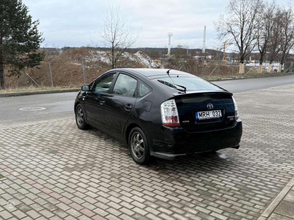Black Toyota Prius 2006 in Vilnius, with an engine capacity of 0.00 L and mileage of 440 thousand km for 2500 €, photo 7 on AUTOMOTO.COM.LV