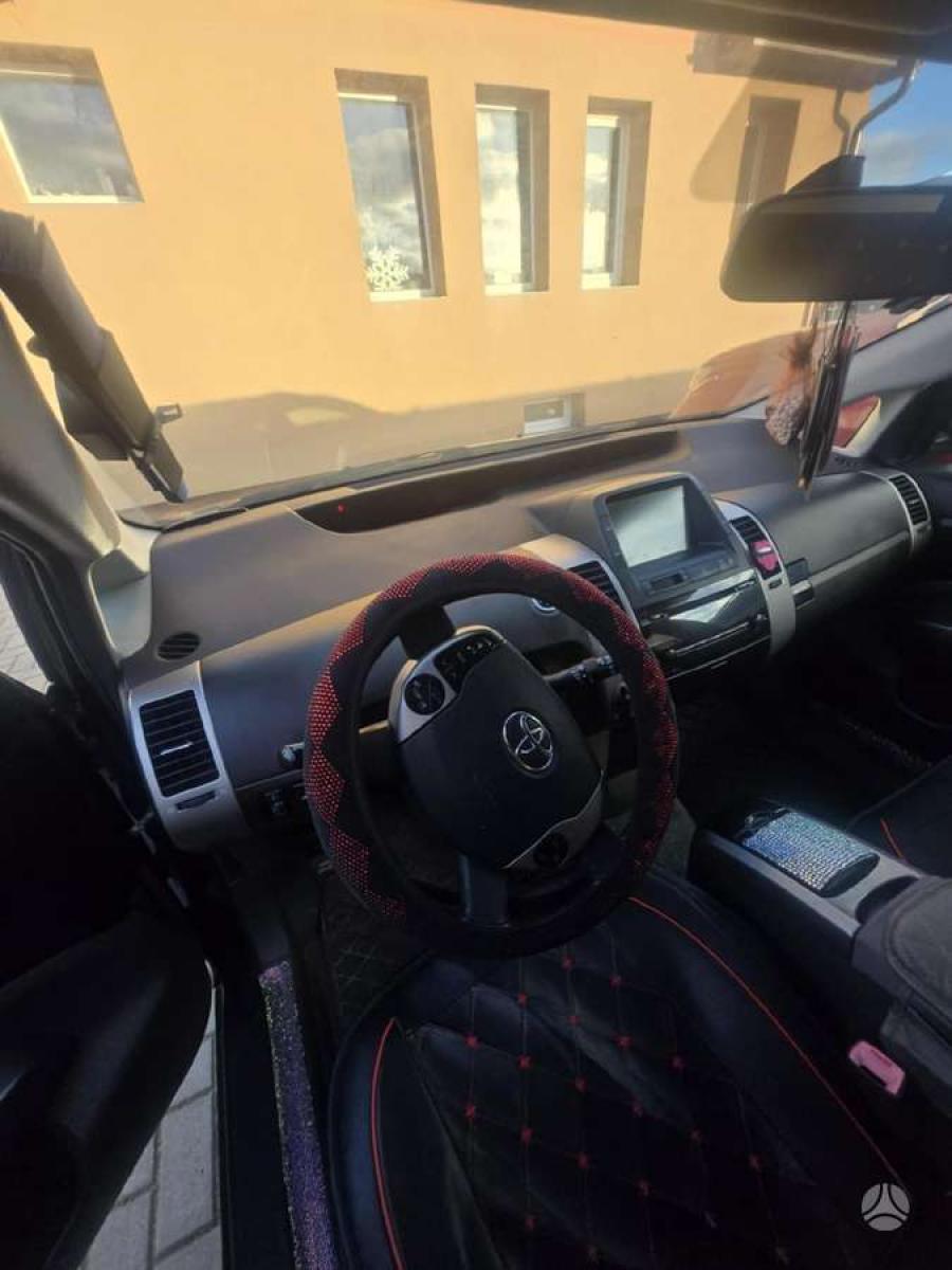 Melns Toyota Prius 2006 Klaipėda, ar dzinēja tilpumu 1.50 L un nobraukumu 252 tūkst. km par 2800 €, foto 6 vietnē AUTOMOTO.COM.LV