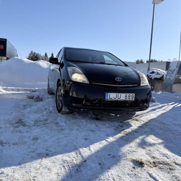 Black Toyota Prius 2006 in Utena, with an engine capacity of 1.50 L and mileage of 549 thousand km for 3500 €, photo 1 on AUTOMOTO.COM.LV