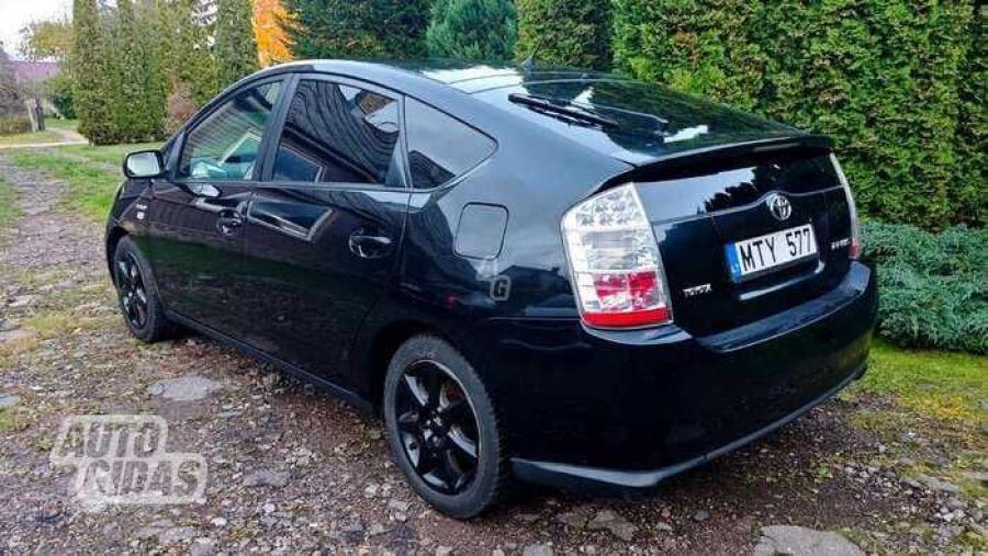 Melns Toyota Prius 2006 Viļņa, ar dzinēja tilpumu 1.50 L un nobraukumu 429 tūkst. km par 4500 €, foto 4 vietnē AUTOMOTO.COM.LV
