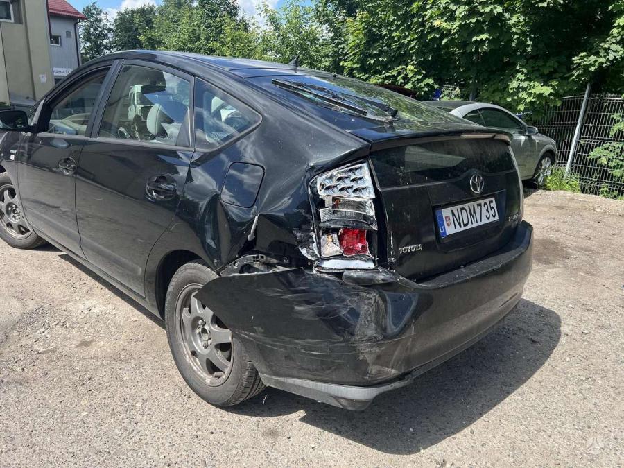 Melns Toyota Prius 2006 Viļņa, ar dzinēja tilpumu 1.50 L un nobraukumu 309 tūkst. km par 1999 €, foto 1 vietnē AUTOMOTO.COM.LV