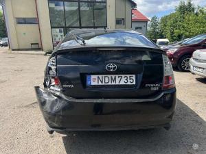 Melns Toyota Prius 2006 Viļņa, ar dzinēja tilpumu 1.50 L un nobraukumu 309 tūkst. km par 1999 €, foto 3 vietnē AUTOMOTO.COM.LV