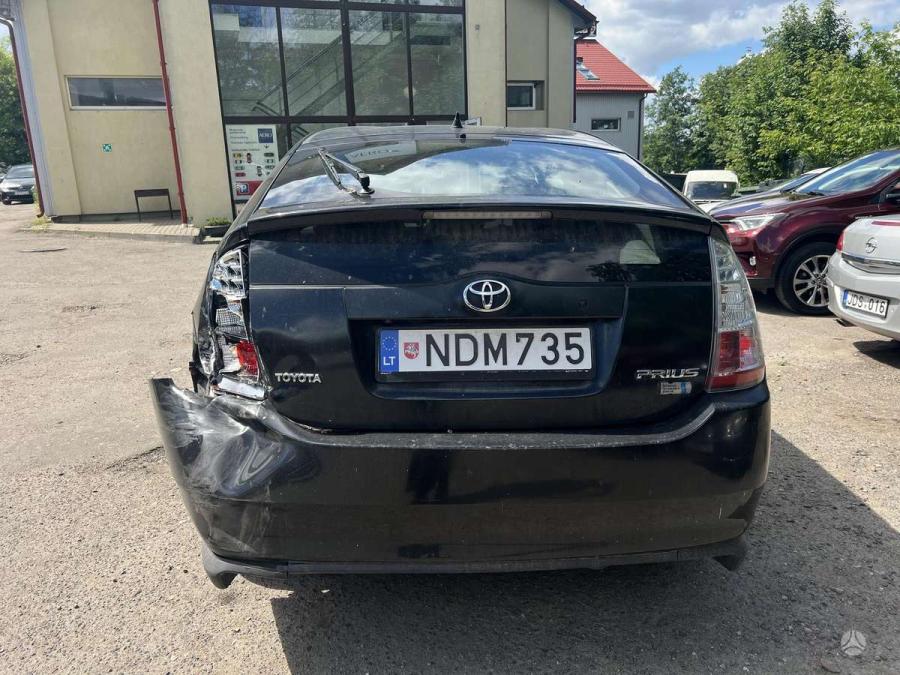 Melns Toyota Prius 2006 Viļņa, ar dzinēja tilpumu 1.50 L un nobraukumu 309 tūkst. km par 1999 €, foto 3 vietnē AUTOMOTO.COM.LV