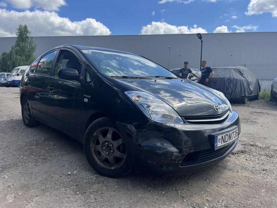 Melns Toyota Prius 2006 Viļņa, ar dzinēja tilpumu 1.50 L un nobraukumu 309 tūkst. km par 1999 €, foto 6 vietnē AUTOMOTO.COM.LV