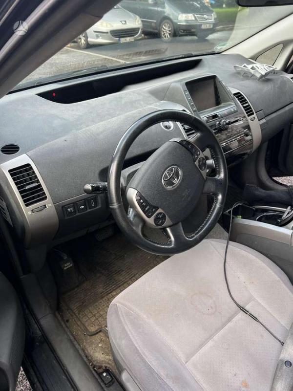Melns Toyota Prius 2006 Viļņa, ar dzinēja tilpumu 1.50 L un nobraukumu 309 tūkst. km par 1999 €, foto 10 vietnē AUTOMOTO.COM.LV