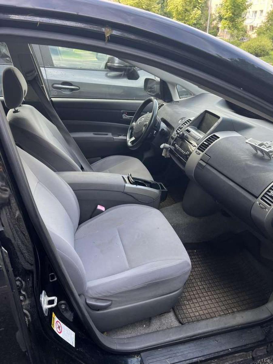 Melns Toyota Prius 2006 Viļņa, ar dzinēja tilpumu 1.50 L un nobraukumu 309 tūkst. km par 1999 €, foto 15 vietnē AUTOMOTO.COM.LV