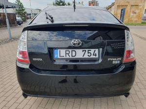 Black Toyota Prius 2006 in Kaunas, with an engine capacity of 1.50 L and mileage of 250 thousand km for 3100 €, photo 3 on AUTOMOTO.COM.LV