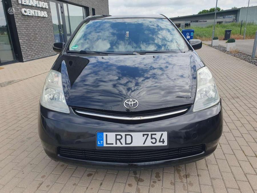 Black Toyota Prius 2006 in Kaunas, with an engine capacity of 1.50 L and mileage of 250 thousand km for 3100 €, photo 6 on AUTOMOTO.COM.LV