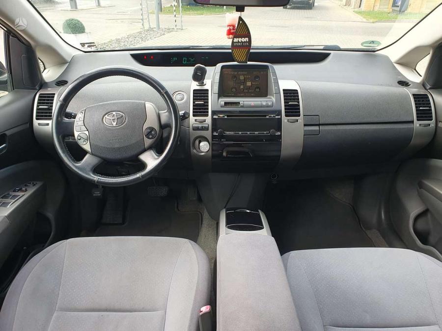 Black Toyota Prius 2006 in Kaunas, with an engine capacity of 1.50 L and mileage of 250 thousand km for 3100 €, photo 8 on AUTOMOTO.COM.LV