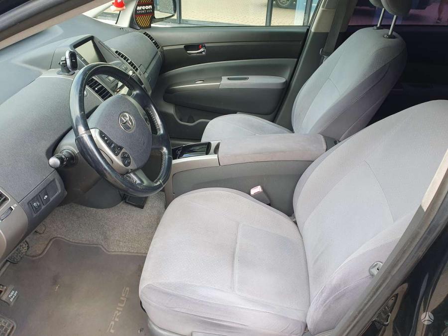 Black Toyota Prius 2006 in Kaunas, with an engine capacity of 1.50 L and mileage of 250 thousand km for 3100 €, photo 10 on AUTOMOTO.COM.LV