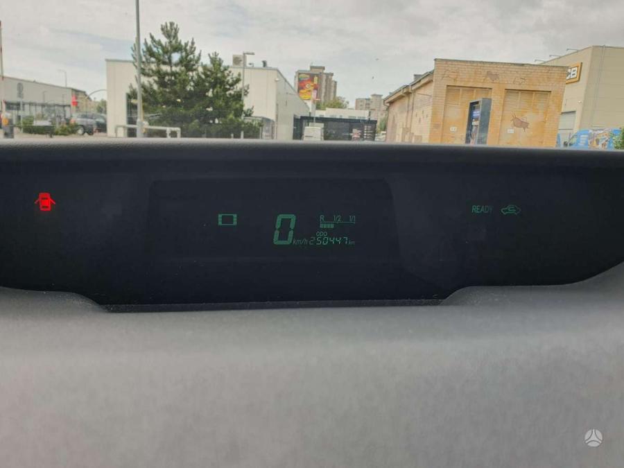 Black Toyota Prius 2006 in Kaunas, with an engine capacity of 1.50 L and mileage of 250 thousand km for 3100 €, photo 14 on AUTOMOTO.COM.LV