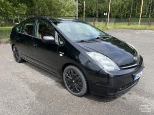 Black Toyota Prius 2006 in Vilnius, with an engine capacity of 1.50 L and mileage of 380 thousand km for 2800 €, photo 3 on AUTOMOTO.COM.LV