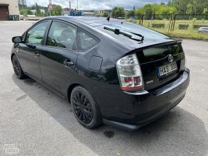 Black Toyota Prius 2006 in Vilnius, with an engine capacity of 1.50 L and mileage of 380 thousand km for 2800 €, photo 6 on AUTOMOTO.COM.LV