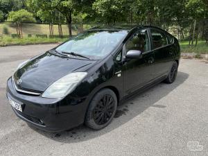 Black Toyota Prius 2006 in Vilnius, with an engine capacity of 1.50 L and mileage of 380 thousand km for 2800 €, photo 4 on AUTOMOTO.COM.LV