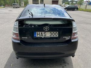 Black Toyota Prius 2006 in Vilnius, with an engine capacity of 1.50 L and mileage of 380 thousand km for 2800 €, photo 5 on AUTOMOTO.COM.LV