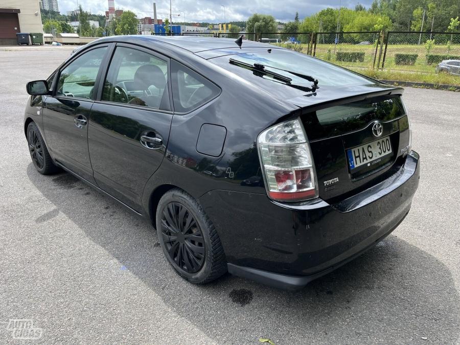 Black Toyota Prius 2006 in Vilnius, with an engine capacity of 1.50 L and mileage of 380 thousand km for 2800 €, photo 6 on AUTOMOTO.COM.LV