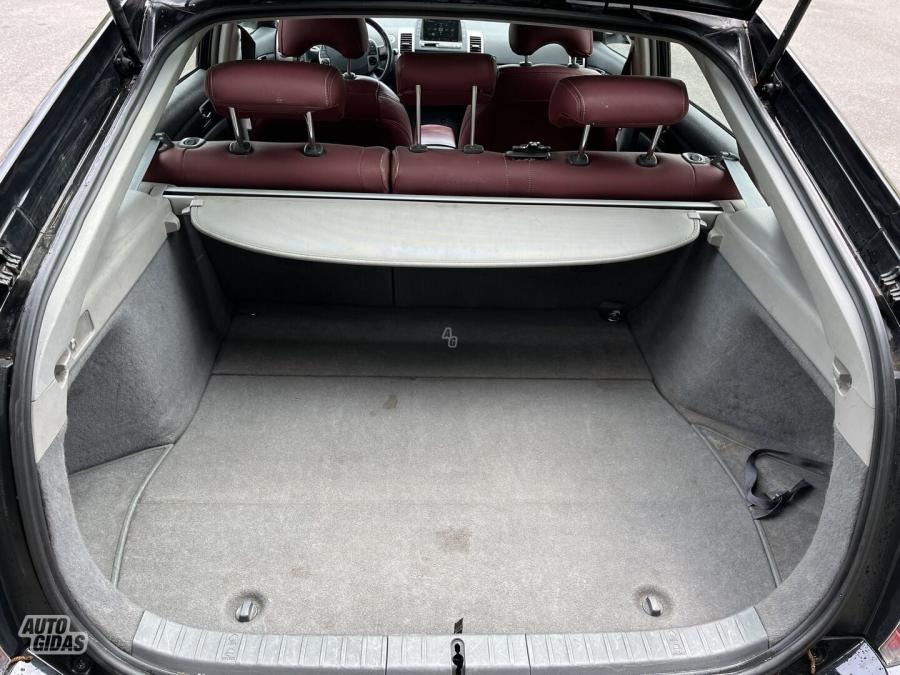 Black Toyota Prius 2006 in Vilnius, with an engine capacity of 1.50 L and mileage of 380 thousand km for 2800 €, photo 8 on AUTOMOTO.COM.LV