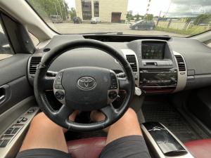 Black Toyota Prius 2006 in Vilnius, with an engine capacity of 1.50 L and mileage of 380 thousand km for 2800 €, photo 11 on AUTOMOTO.COM.LV