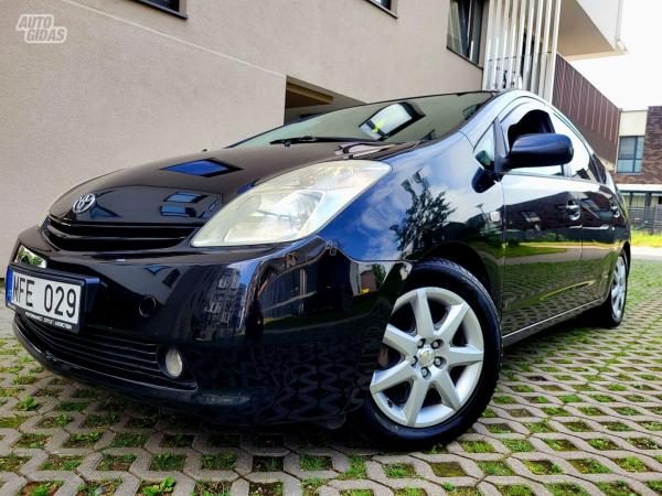 Black Toyota Prius 2006 in Vilnius, with an engine capacity of 1.50 L and mileage of 340 thousand km for 2950 €, photo 4 on AUTOMOTO.COM.LV