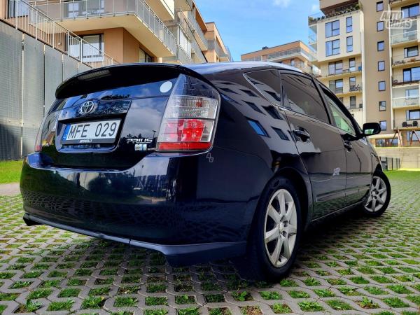 Black Toyota Prius 2006 in Vilnius, with an engine capacity of 1.50 L and mileage of 340 thousand km for 2950 €, photo 7 on AUTOMOTO.COM.LV